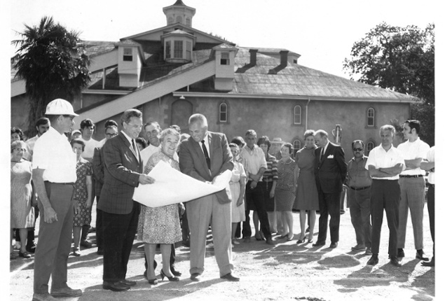 Mondavi groundbreaking, Peter and Rosa Mondavi